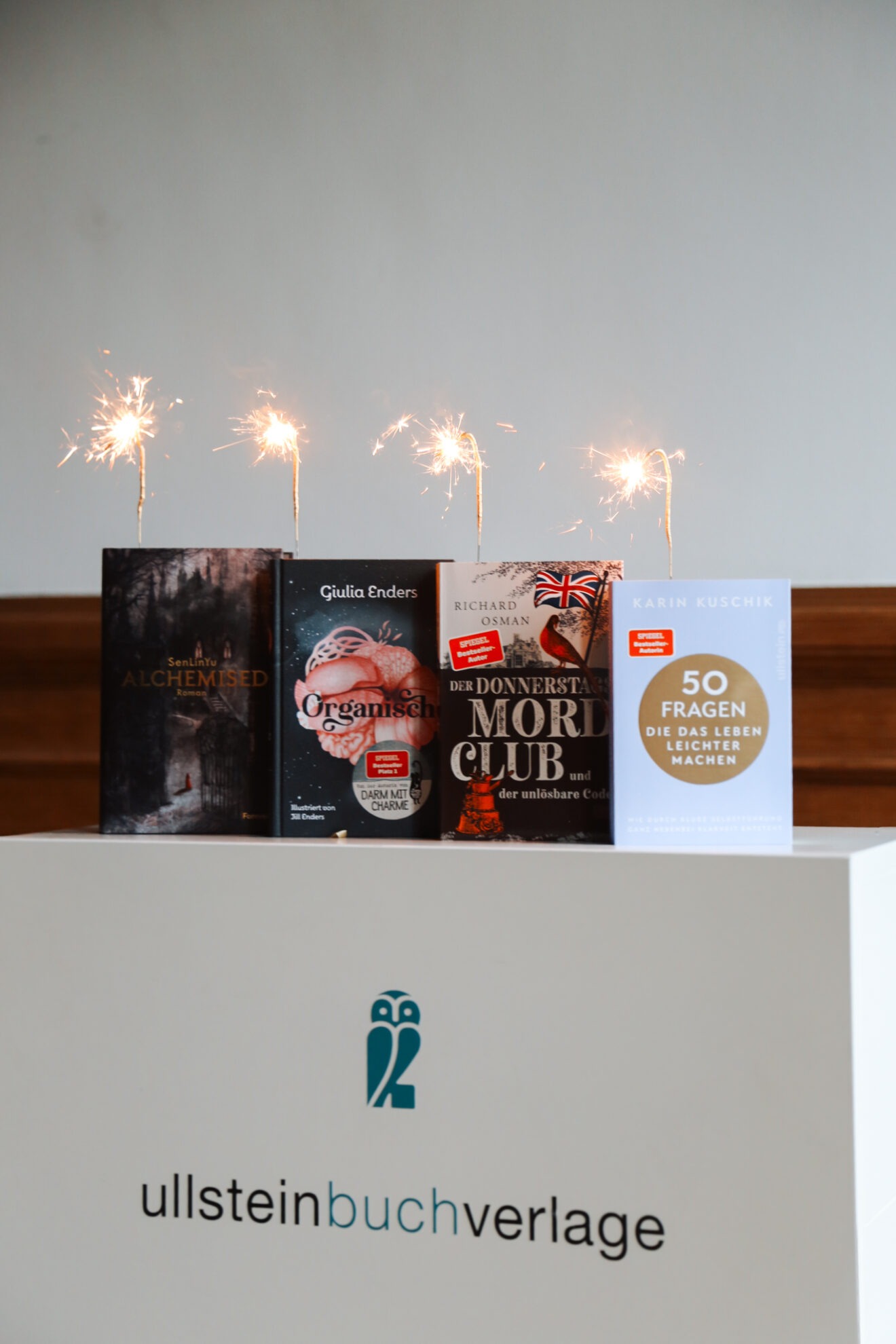 Ullstein Buchverlage feiern vier Nummer-1-Platzierungen auf den SPIEGEL ...