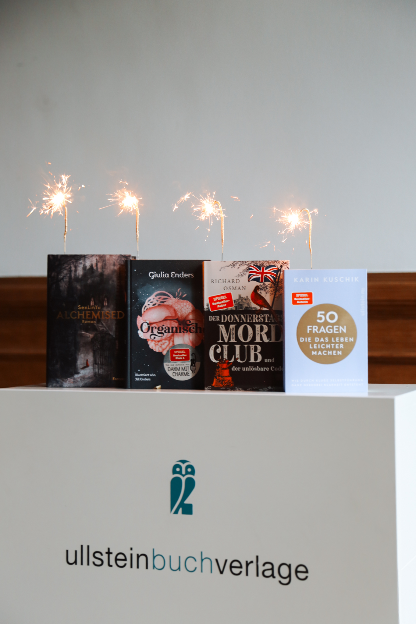 Ullstein Buchverlage feiern vier Nummer-1-Platzierungen auf den SPIEGEL ...