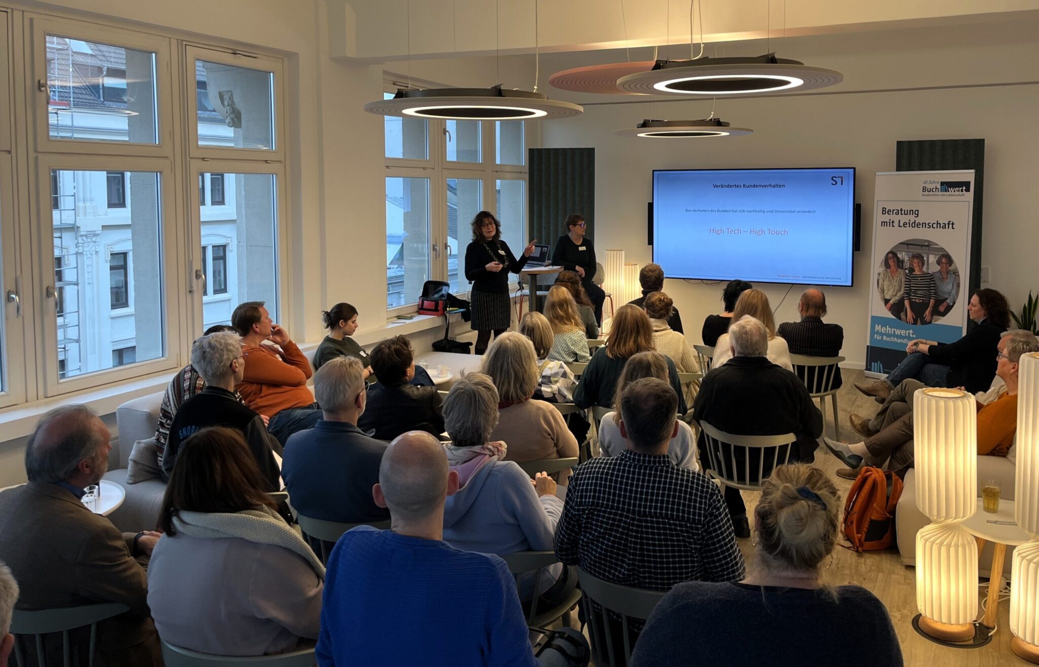 Lisa Häfner neu in der Presseabteilung bei W1-Service – buchmarkt.de