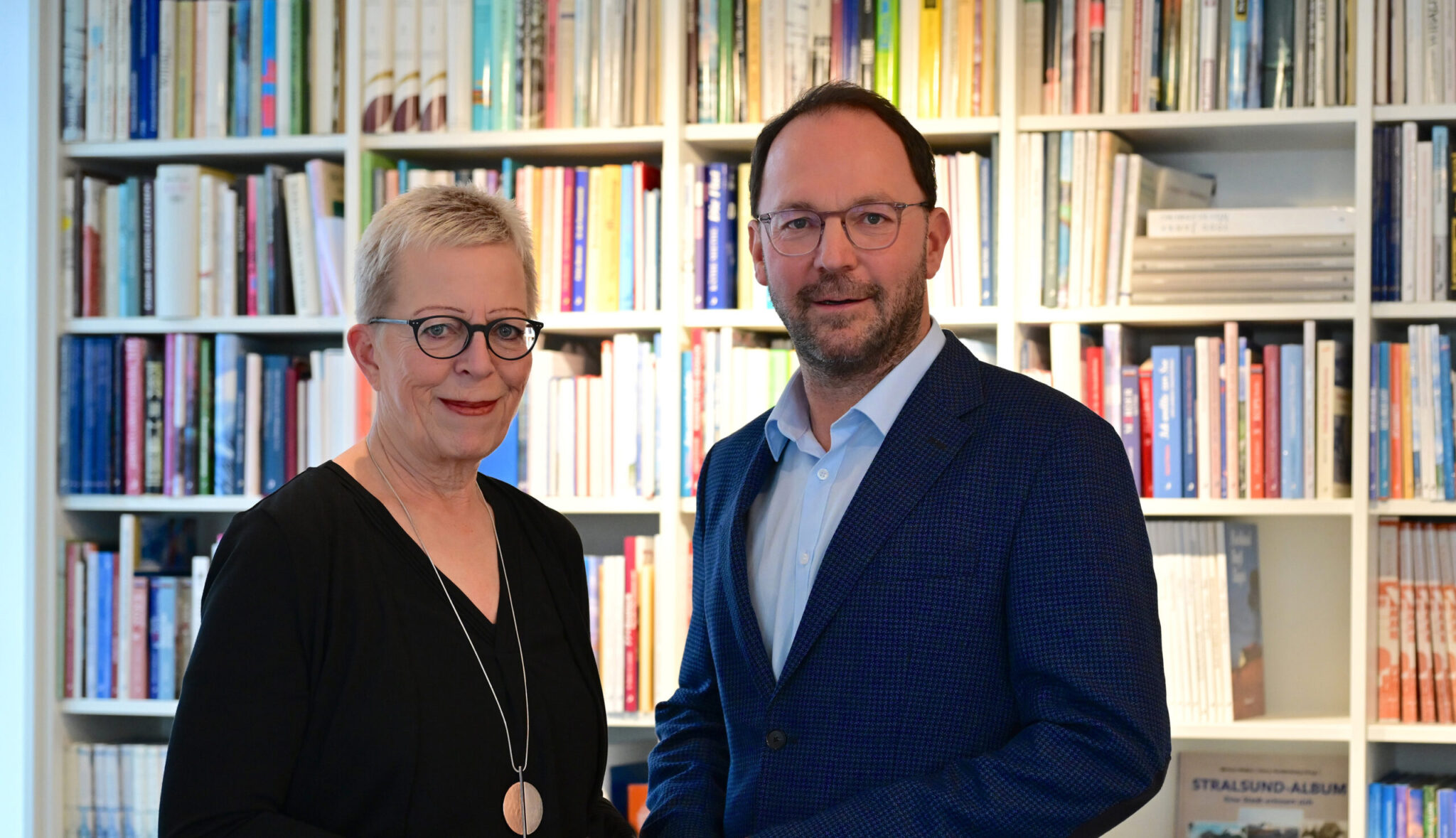 „Freundschaft fürs Lesen“ – Literaturtest startet Gutschein-Aktion ...